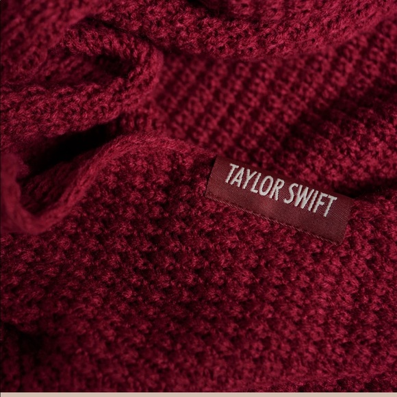 Taylor Swift | Accessories | Official Taylor Swift All Too Well Red ...